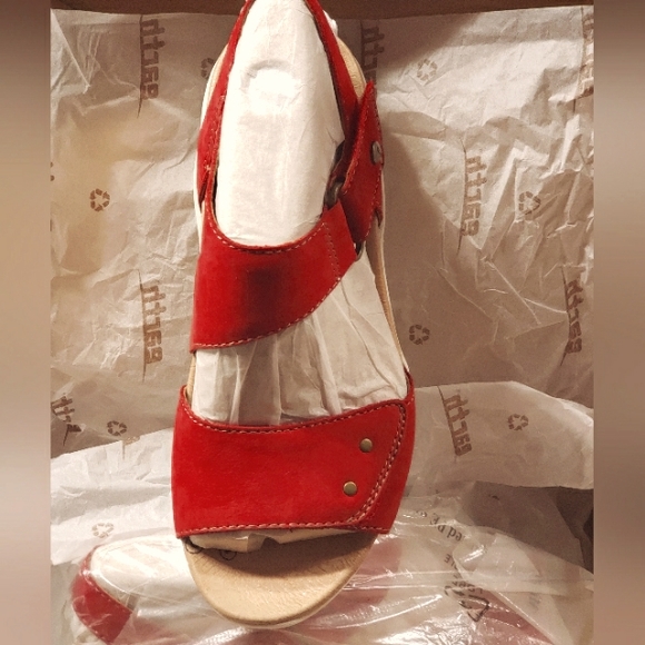Earth | Shoes | Earth Peak Soft Buck Girls Bright Red Suede Strap ...